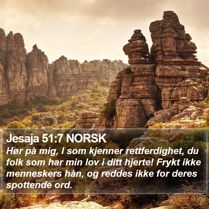Jesaja 51:7 NORSK - Hør på mig, I som kjenner rettferdighet, du